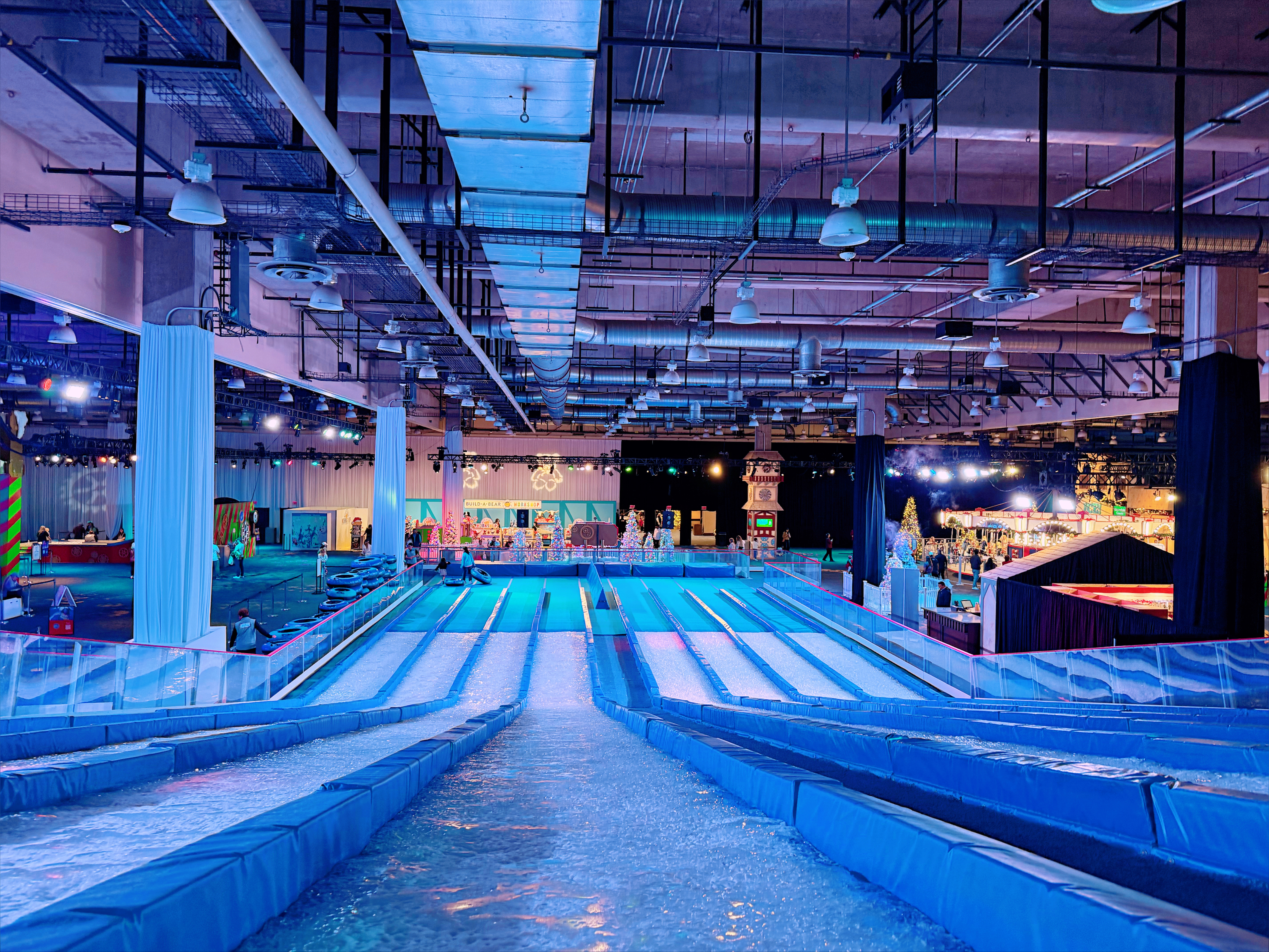 Grapevine's Gaylord Texan Features Elf for 2025 Ice Show