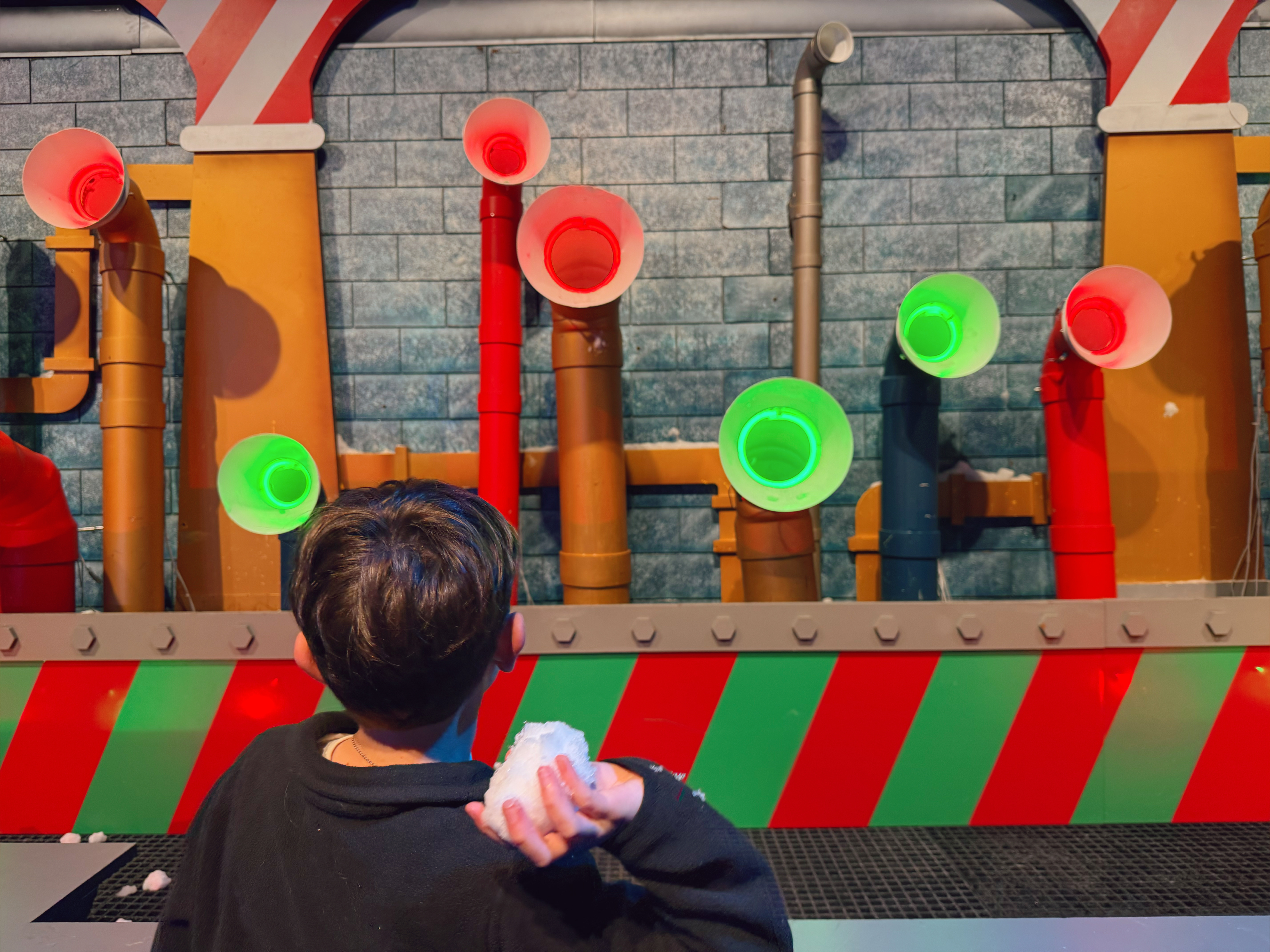 Grapevine's Gaylord Texan Features Elf for 2025 Ice Show